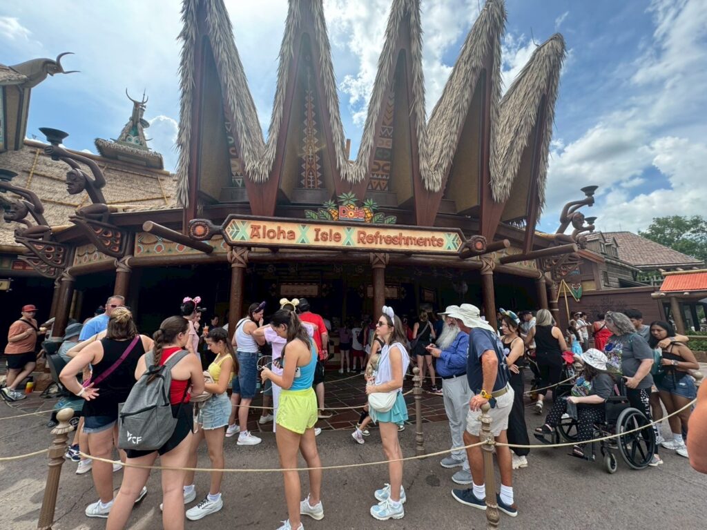 WDWマジックキングダム「Aloha Isle」訪問レポート！南国気分満点のDole Whipパイナップルフロートを堪能！ - かずきブログ